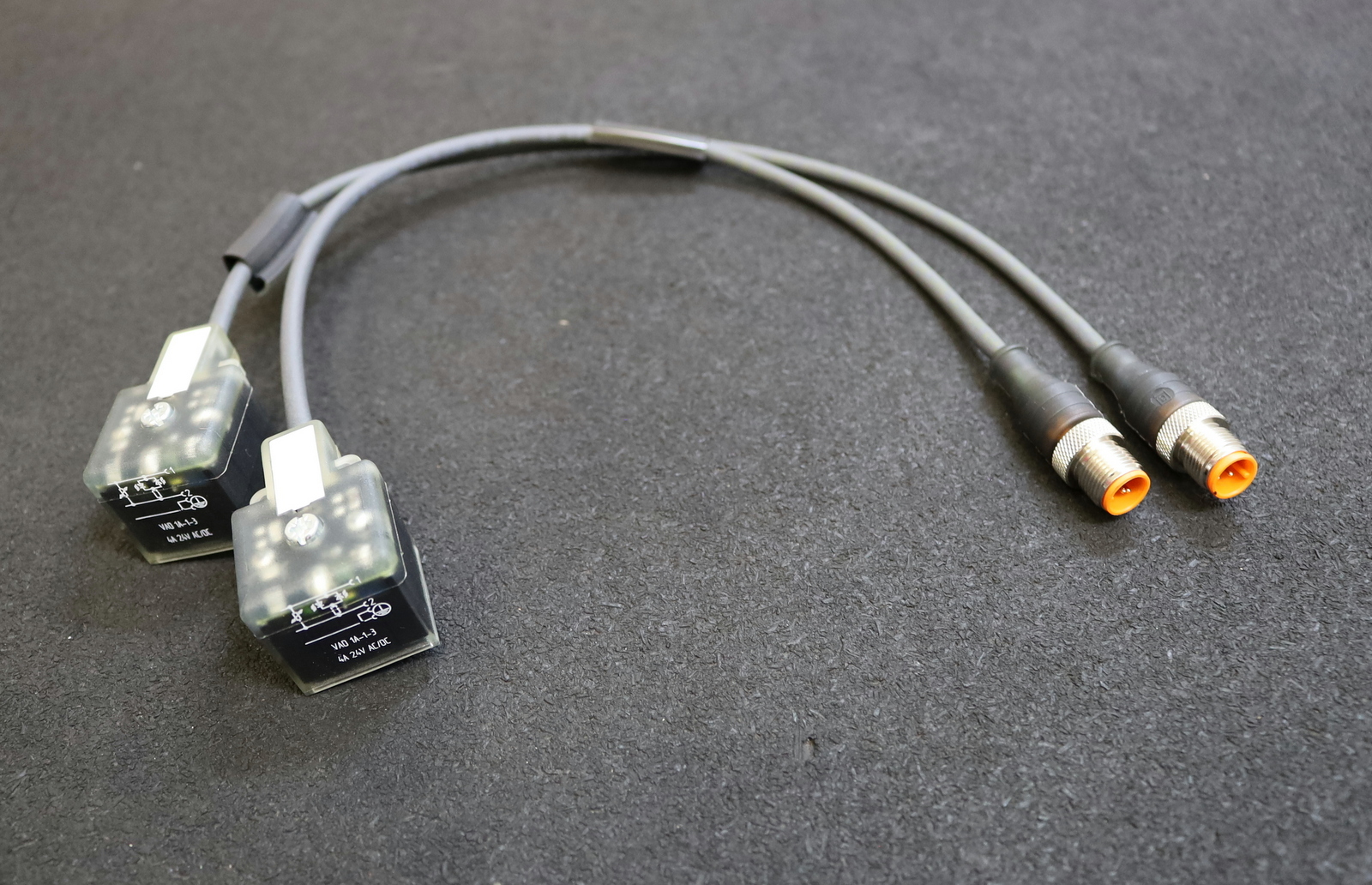 LUMBERG AUTOMATION 2x connecting cable RST 5-3-VAD 1A-1-3-226/0.3 M 3 ...